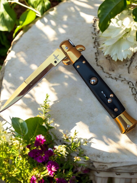 Couteaux de poche à cran d'arrêt ouverture automatique Schlass France ...